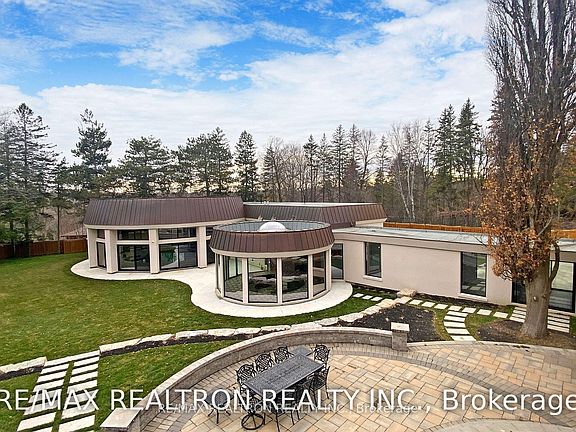 38 Park Lane Cir, Toronto, ON M3C 2N2 | MLS #C11897439 | Zillow