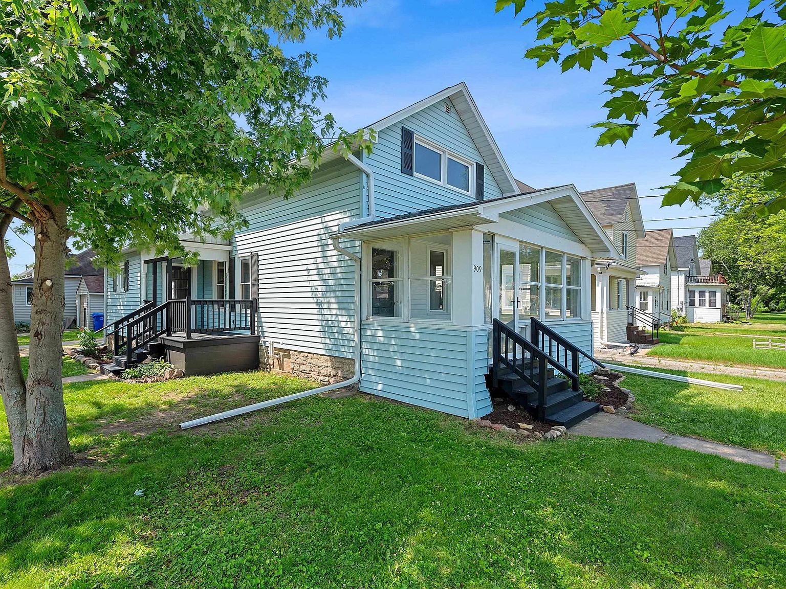 909 W Lawrence St, Appleton, WI 54914 | Zillow