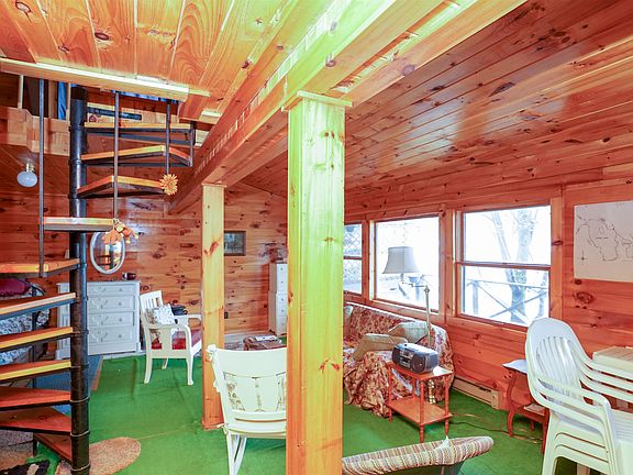 10 Sunset Drive, Island Pond, VT 05846 | Zillow