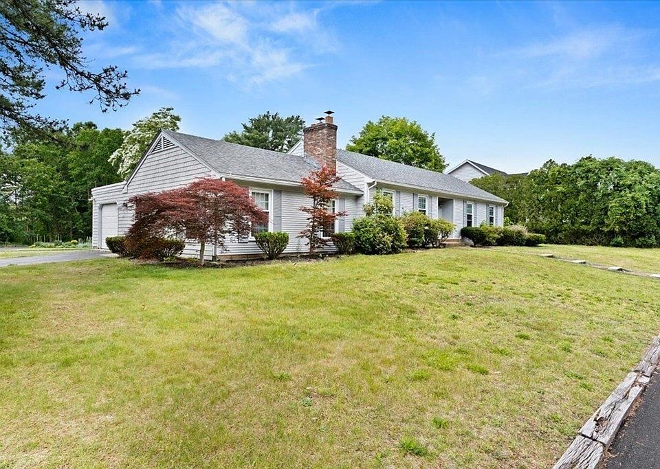 25 Naushon Ct, Pawtucket, RI 02861 | Zillow