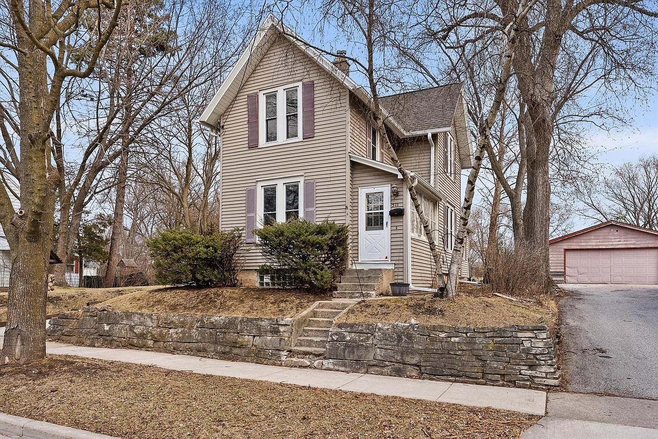 511 Barstow STREET, Waukesha, WI 53188 | Zillow