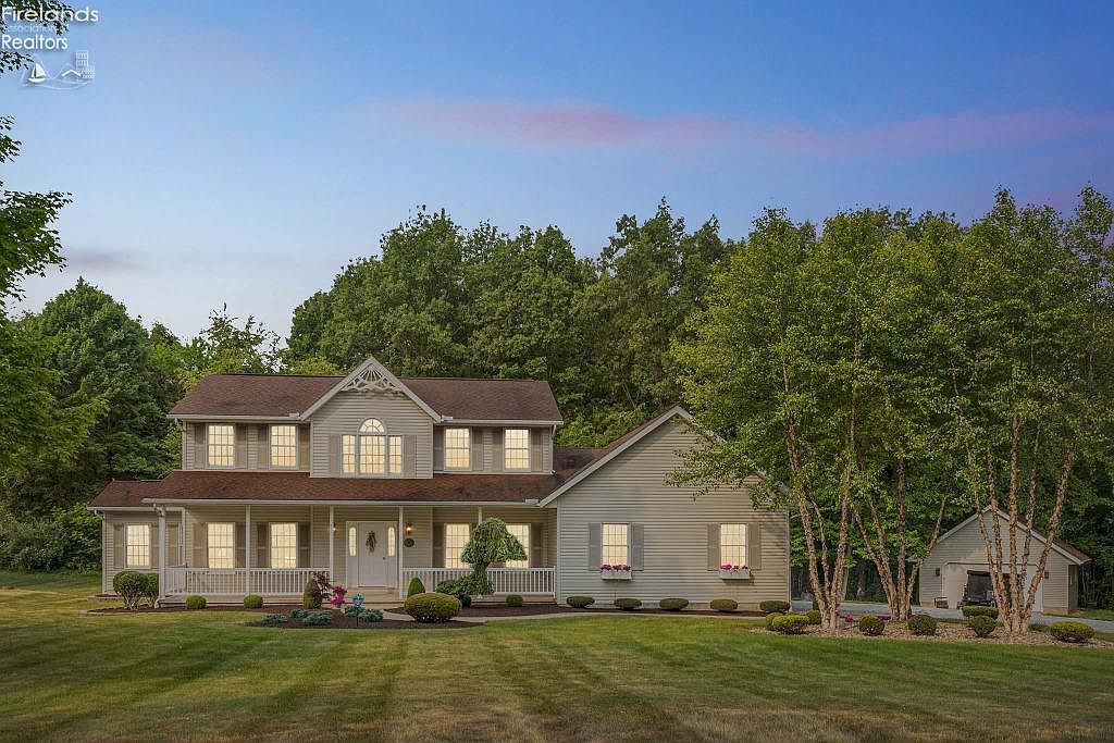 1075 Robin Ln, Willard, OH 44890 | Zillow