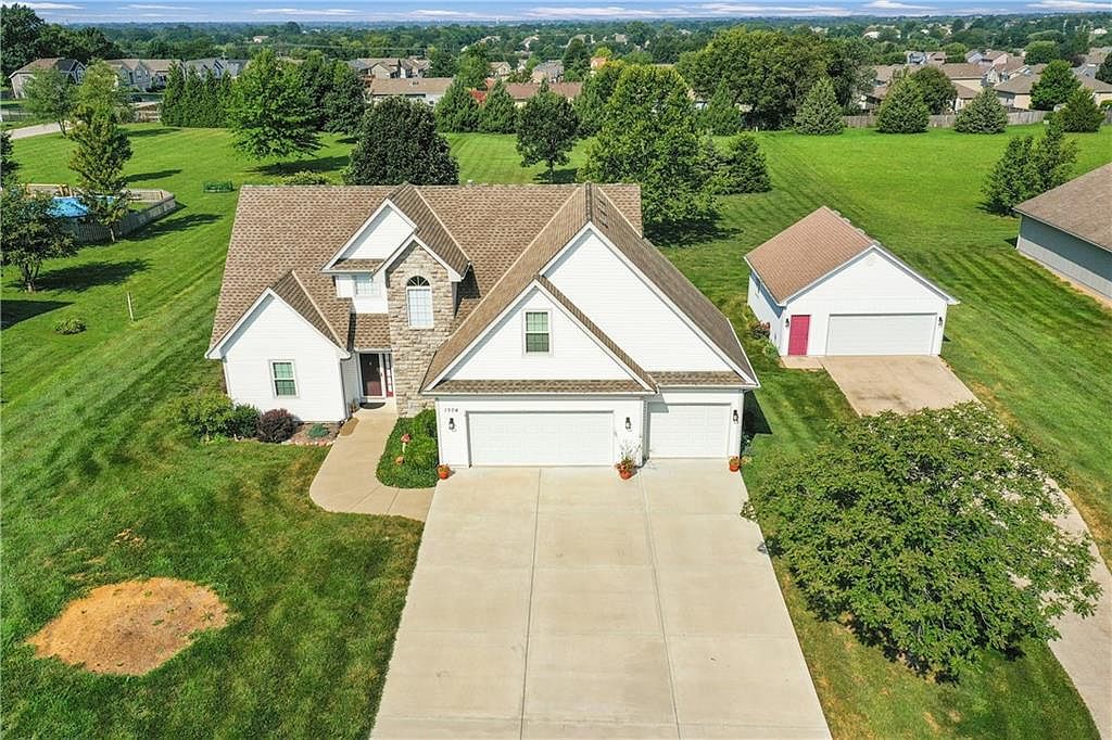 1504 Allendale Lake Rd, Greenwood, MO 64034 | Zillow