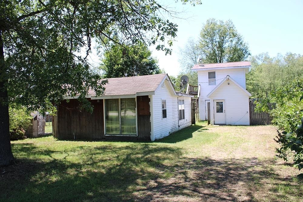 112 S Main St, Harrison, MI 48625 | Zillow
