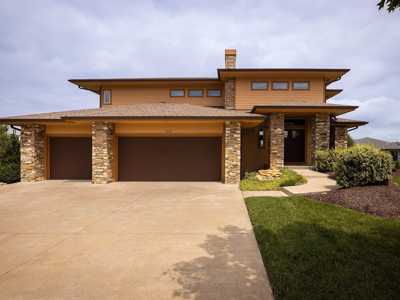 242 Bramble Bend Ct, Lawrence, KS 66049 | Zillow