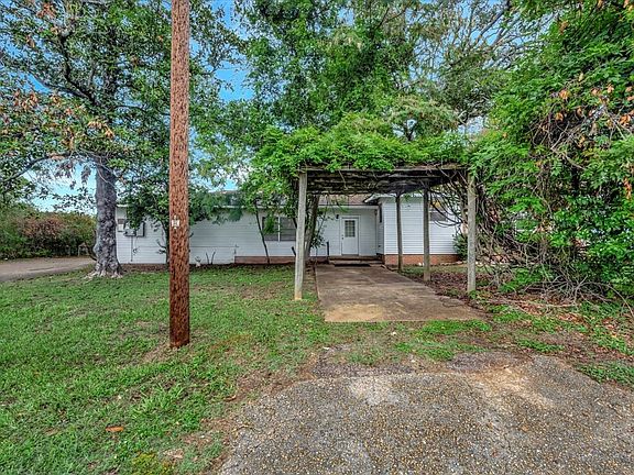 135 Dallas St, Nacogdoches, TX 75965 | MLS #22305150 | Zillow