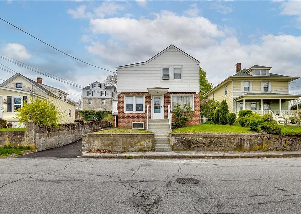 10 Arthur St West Warwick RI | Zillow