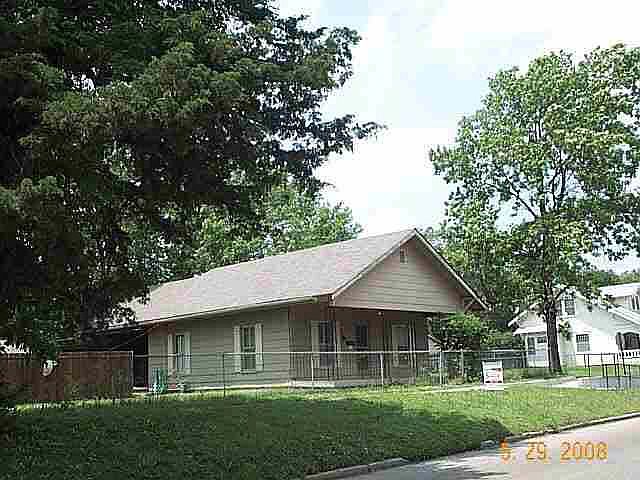 1057 Ohio St, Augusta, KS 67010 | Zillow