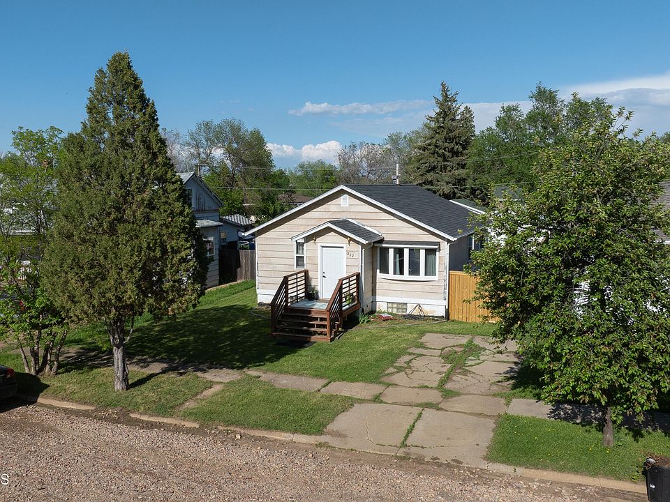 222 S Maple St, Hebron, ND 58638 | Zillow