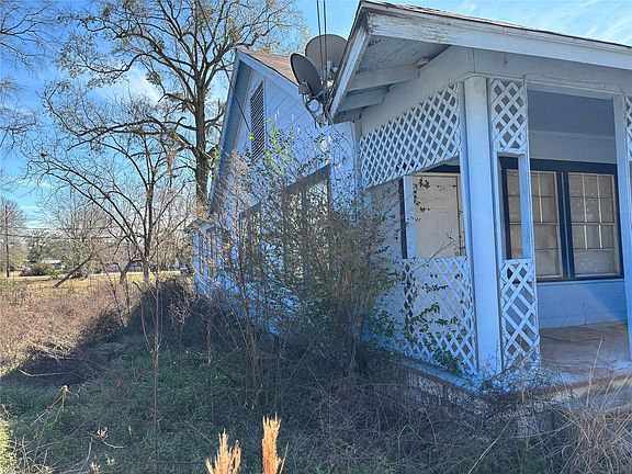 325 S 9th St, Silsbee, TX 77656 | Zillow