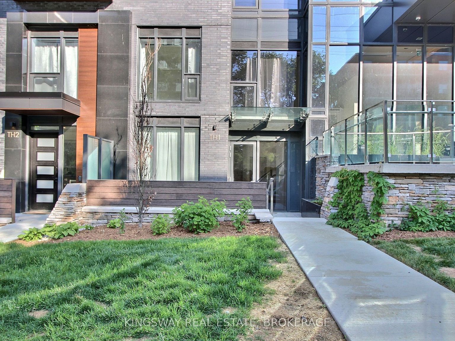 21 Park St E #1, Mississauga, ON L5G 0C2 | Zillow