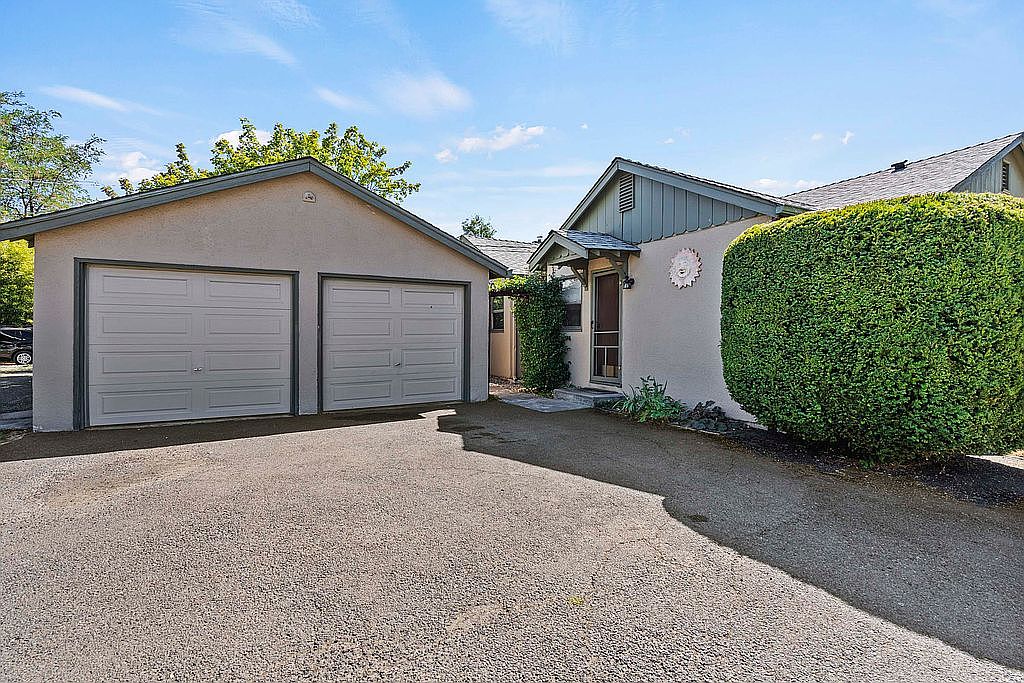 916 W 4th St, Medford, OR 97501 | Zillow