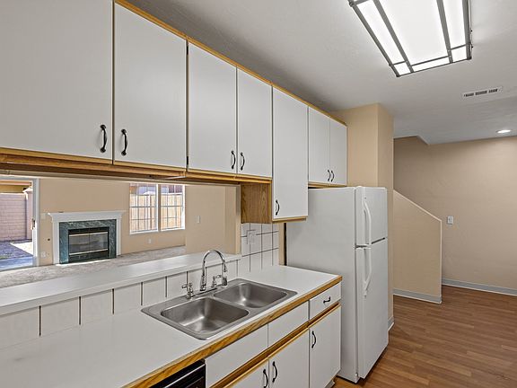 3127 Crescent Ave #E2, Marina, CA 93933 | Zillow