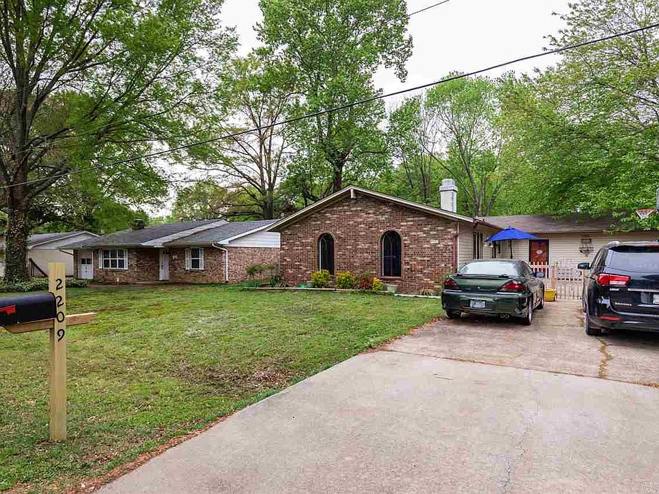 2209 West St, Conway, AR 72032 | Zillow