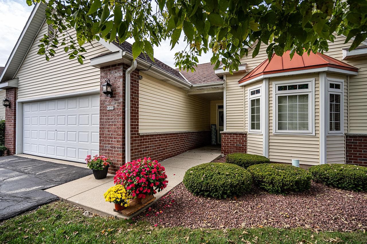 5237 South Acorn LANE, Milwaukee, WI 53221 | Zillow