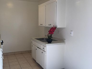 18555 Burbank Blvd APT 17, Tarzana, CA 91356 | Zillow