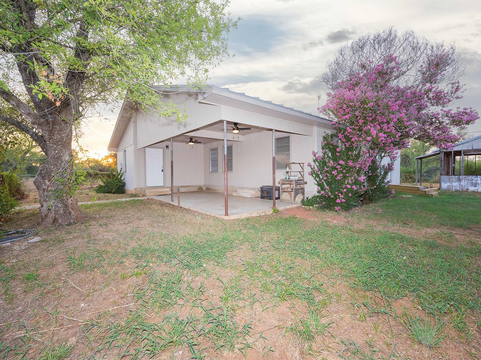 734 County Road 7421, Yancey, TX 78886 | Zillow