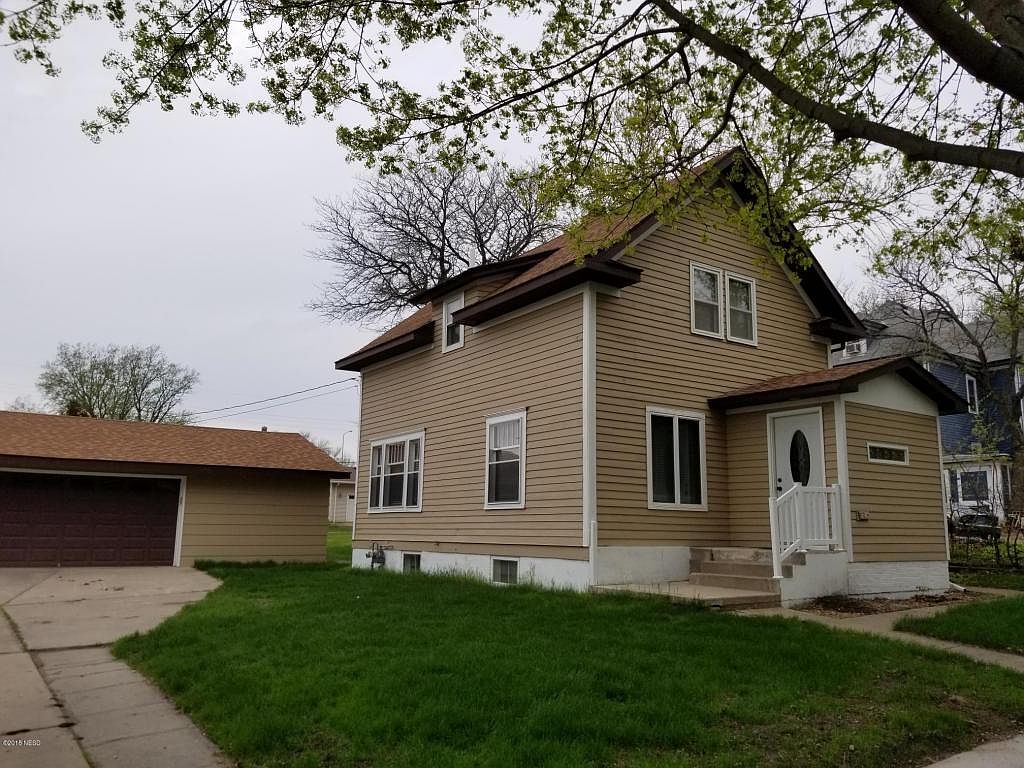 311 6th St SE, Watertown, SD 57201 | Zillow 311 6th St SE, Watertown, SD 57201 | Zillow