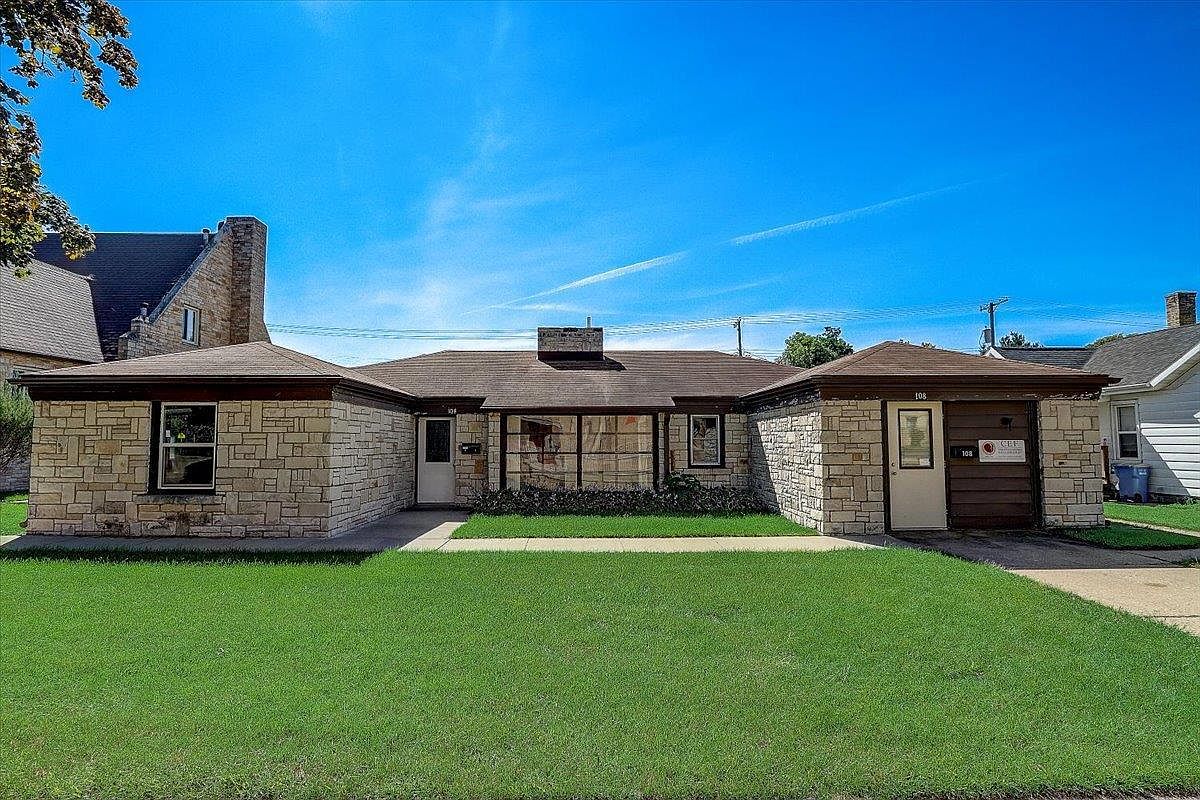 104 West Franklin St, Portage, WI 53901 | Zillow