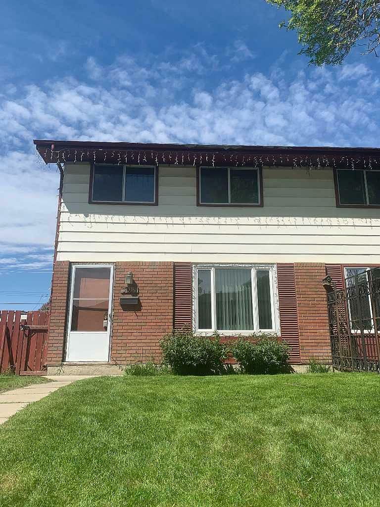 3015 E Doverville Cres SE, Calgary, AB T2B 1V1 | Zillow