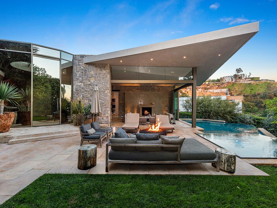 9233 Swallow Dr, Los Angeles, CA 90069 | MLS #23-238135 | Zillow