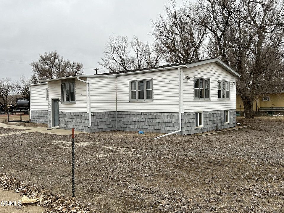 307 3rd St SE, Marmarth, ND 58643 | Zillow