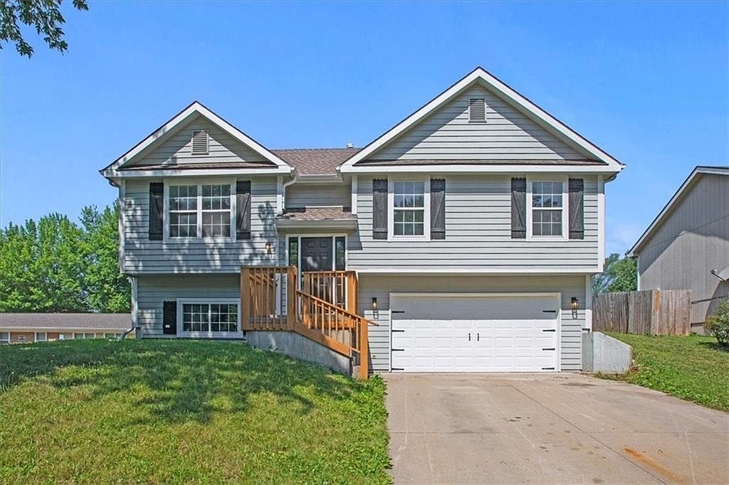 917 Pine St, Eudora, KS 66025 | Zillow