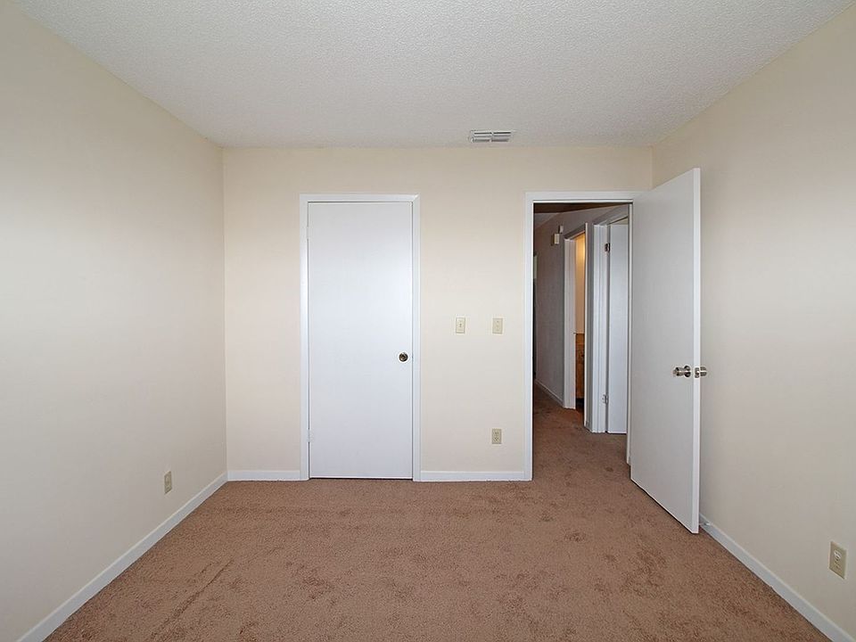 Townview Apartments - 38112 Townview Ave Zephyrhills FL | Zillow