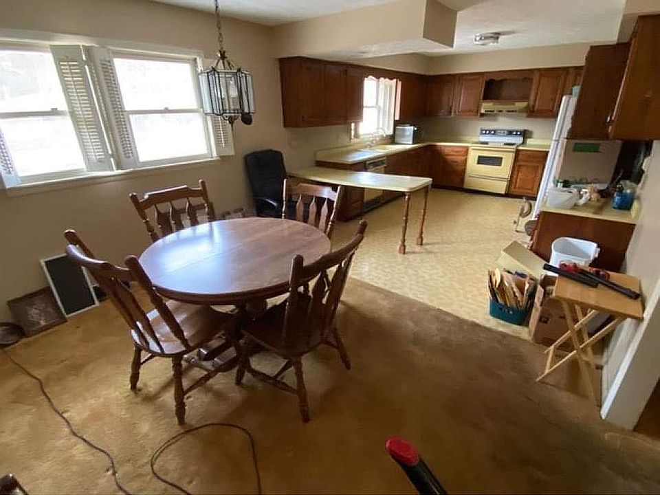 11571 State Highway 7, Cornettsville, KY 41731 | Zillow