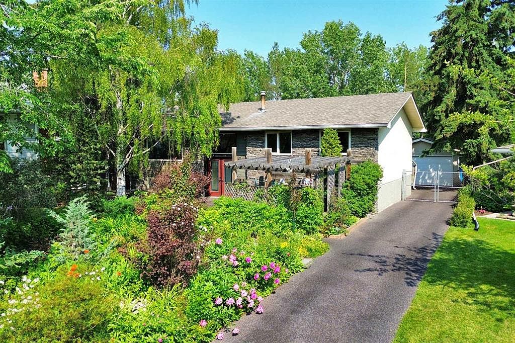 210 SE Dalgleish Bay NW, Calgary, AB T3A 1K9 | MLS #A2235921 | Zillow