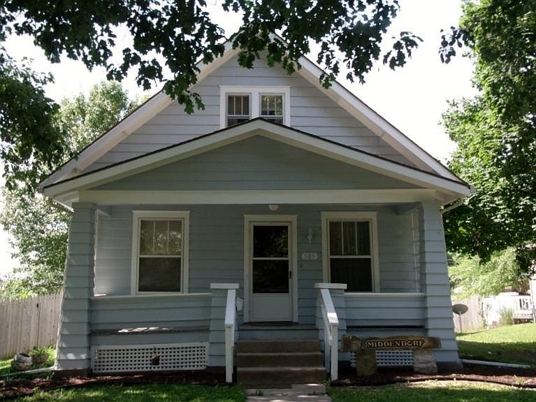 503 Kickapoo St, Hiawatha, KS 66434 | Zillow