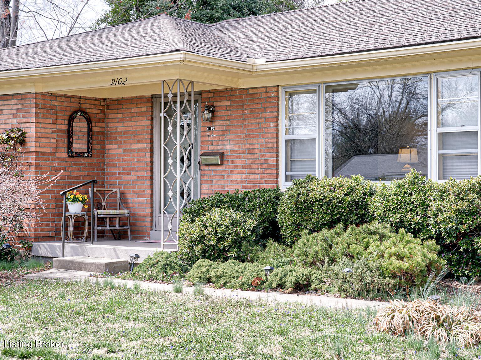 9102 Bristol Ave, Hurstbourne Acres, KY 40220 | MLS #1683184 | Zillow