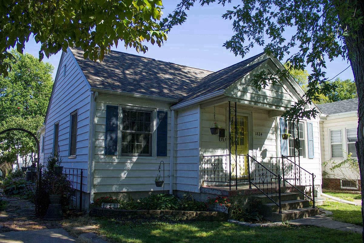 1824 S Walnut St, Springfield, IL 62704 | Zillow