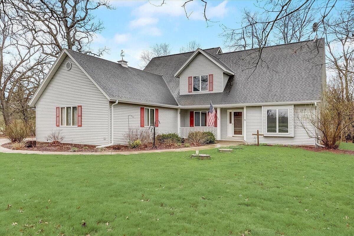 W377S5251 Pretty Lake Rd, Dousman, WI 53118 | Zillow