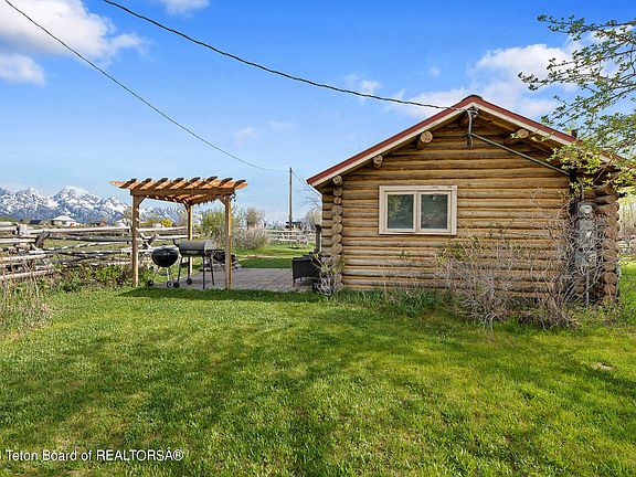 9795 N Main St, Kelly, WY 83011 | MLS #22-3072 | Zillow