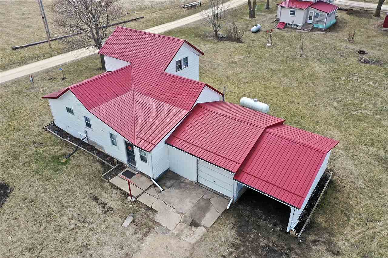 10664 1st St, Center Junction, IA 52212 | Zillow