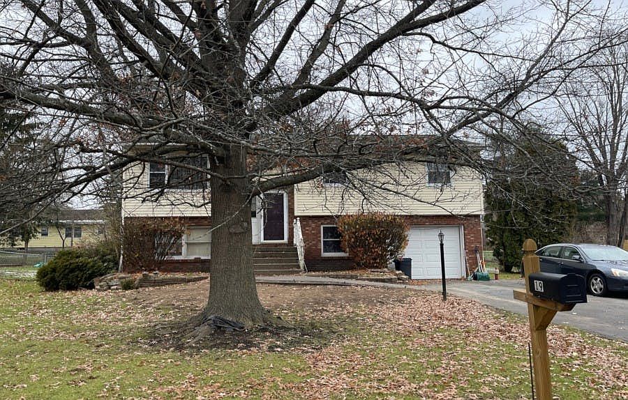 19 Berwyn St, Schenectady, NY 12304 | Zillow