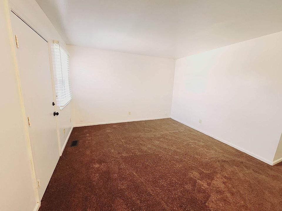 2402 Red Coach Dr #2402, Springfield, OH 45503 | Zillow