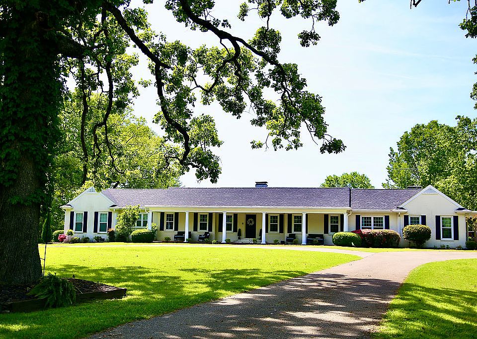222 Country Club Ln, Jackson, TN 38305 | Zillow