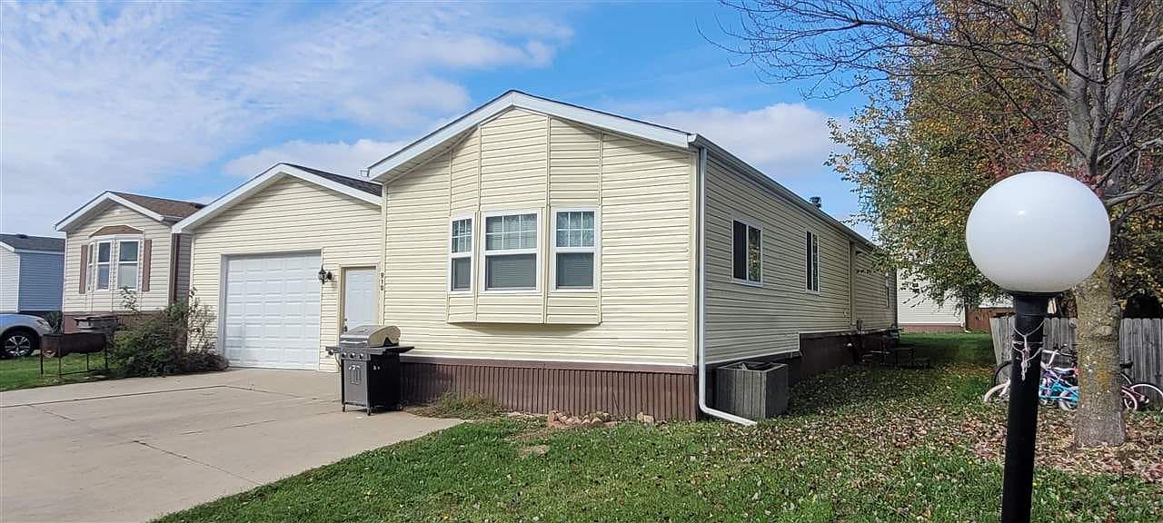 910 Spring Ridge Dr, Iowa City, IA 52246 | Zillow