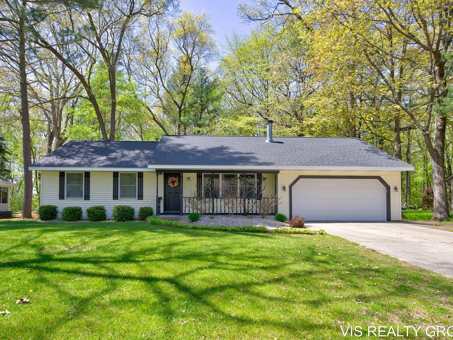 15911 Fern Ave, Spring Lake, MI 49456 | MLS #23015311 | Zillow