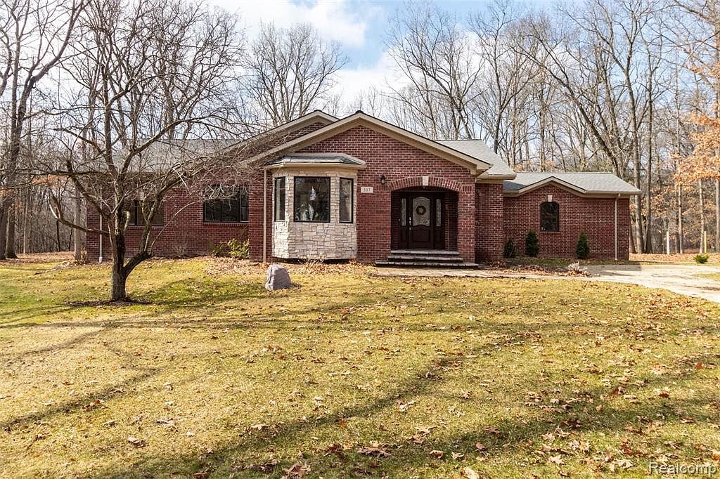 517 Whims Ln, Rochester, MI 48306 | Zillow