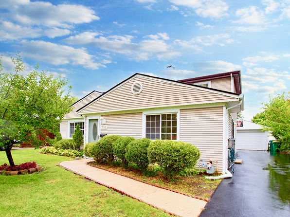 Wheeling IL Real Estate - Wheeling IL Homes For Sale | Zillow