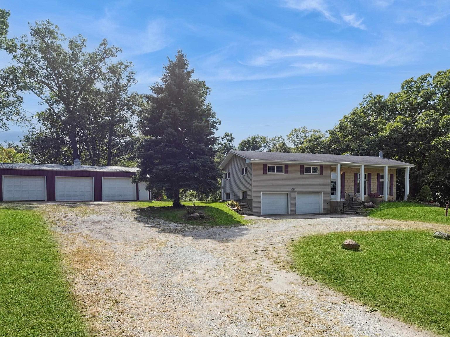 28200 90th Ave, Donahue, IA 52746 | Zillow