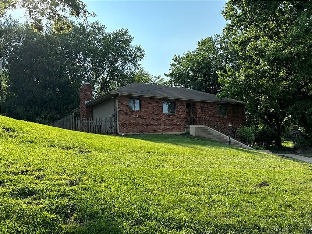 2102 Chambers Ave, Saint Joseph, MO 64506 | Zillow