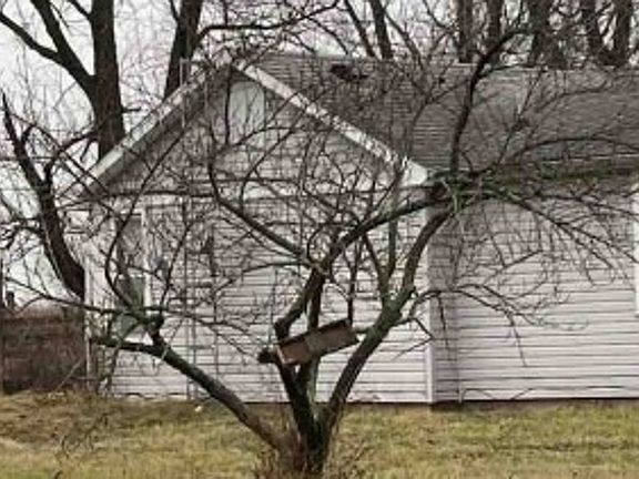 211 Railroad St, Trilla, IL 62469 | Zillow