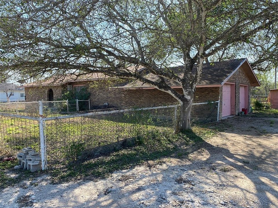 409 N Main St, Freer, TX 78357 | MLS #408019 | Zillow