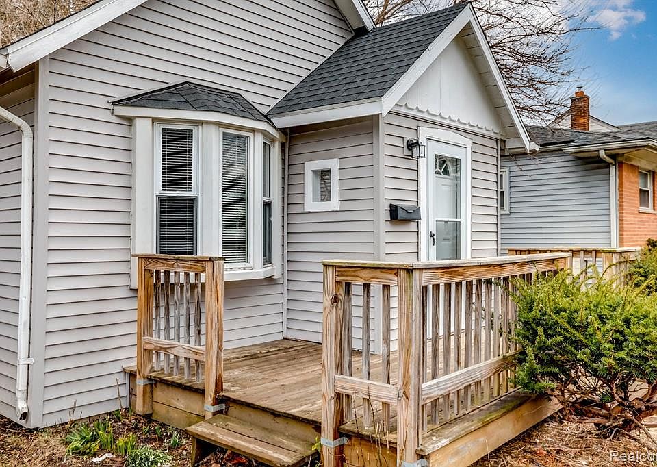 2814 Crooks Rd, Royal Oak, MI 48073 | MLS #20221041178 | Zillow