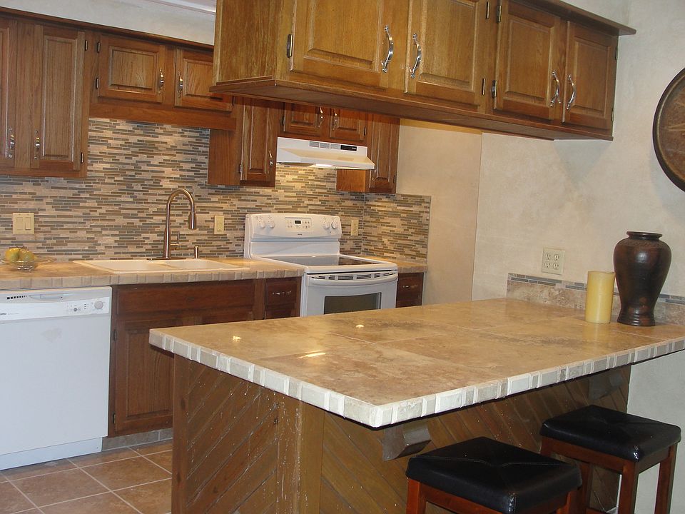 2421 S Yellowstone St, Wichita, KS 67215 | Zillow