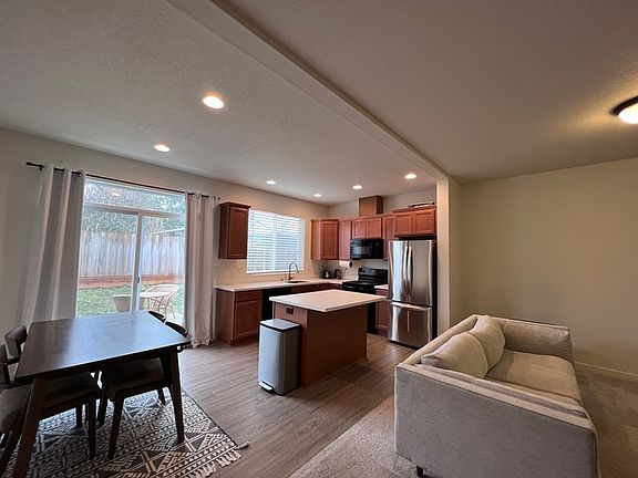 377 S 10th St, Kalama, WA 98625 | Zillow